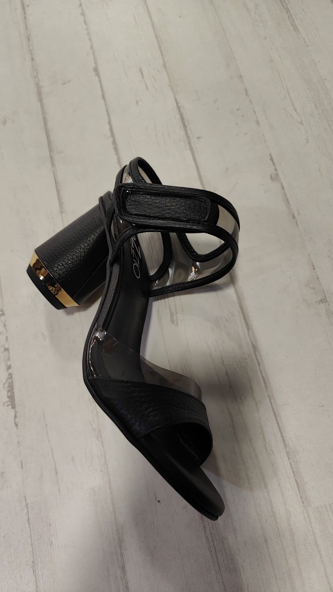 Sandalia negro en piel y vinilo Ezzio Shoes - Bolsos Tello